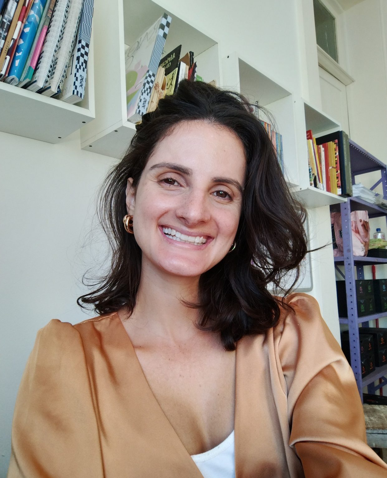 Entrevista com Amélia Costa sobre sua pesquisa que investigou o ...