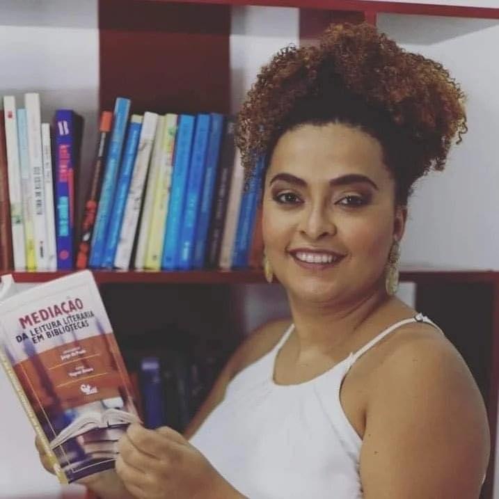 Entrevista com Bianca Ferraz sobre sua pesquisa que abordou as a prática de leitura literária no ...
